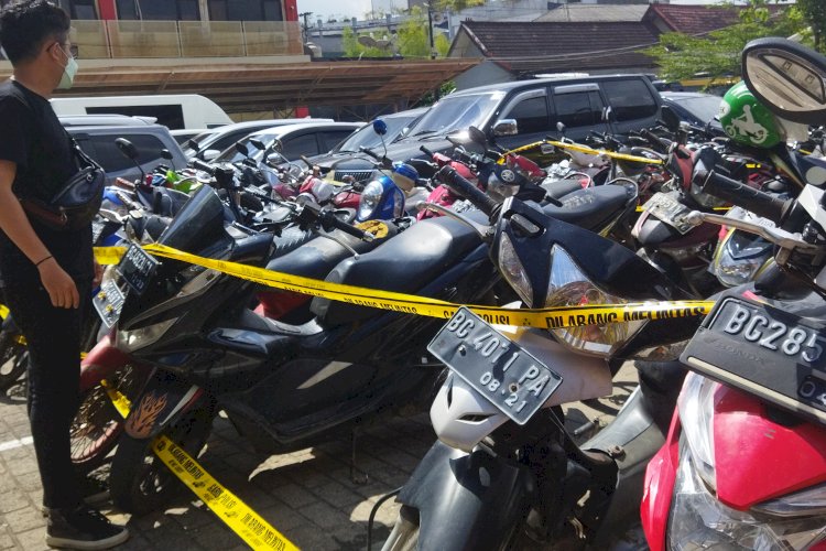 Arena Sabung Ayam di Palembang Digerebek, Polisi Amankan Puluhan Pemain ... Arena Sabung Ayam di Palembang Digerebek, Polisi Amankan Puluhan Pemain ...
