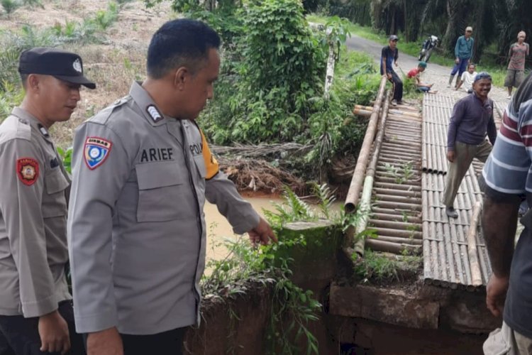 Jembatan Sungai Kuburan di BTS Ulu Cecar Amblas, 150 Rumah Terendam ... Jembatan Sungai Kuburan di BTS Ulu Cecar Amblas, 150 Rumah Terendam ...
